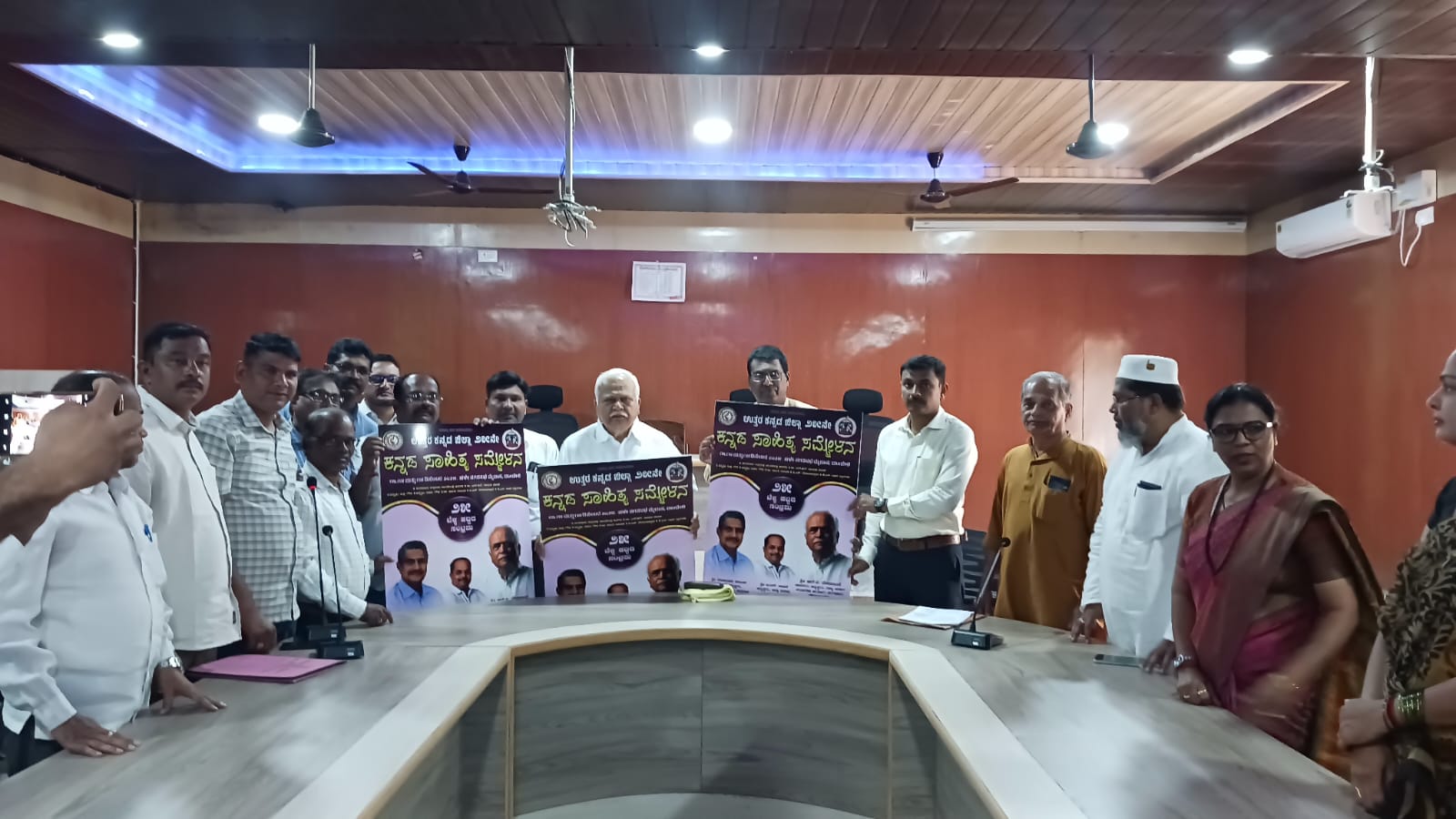 ಸಾಹಿತ್ಯ ಸಮ್ಮೇಳನದ ಪ್ರಚಾರ ಪೋಸ್ಟರ ಬಿಡುಗಡೆ.